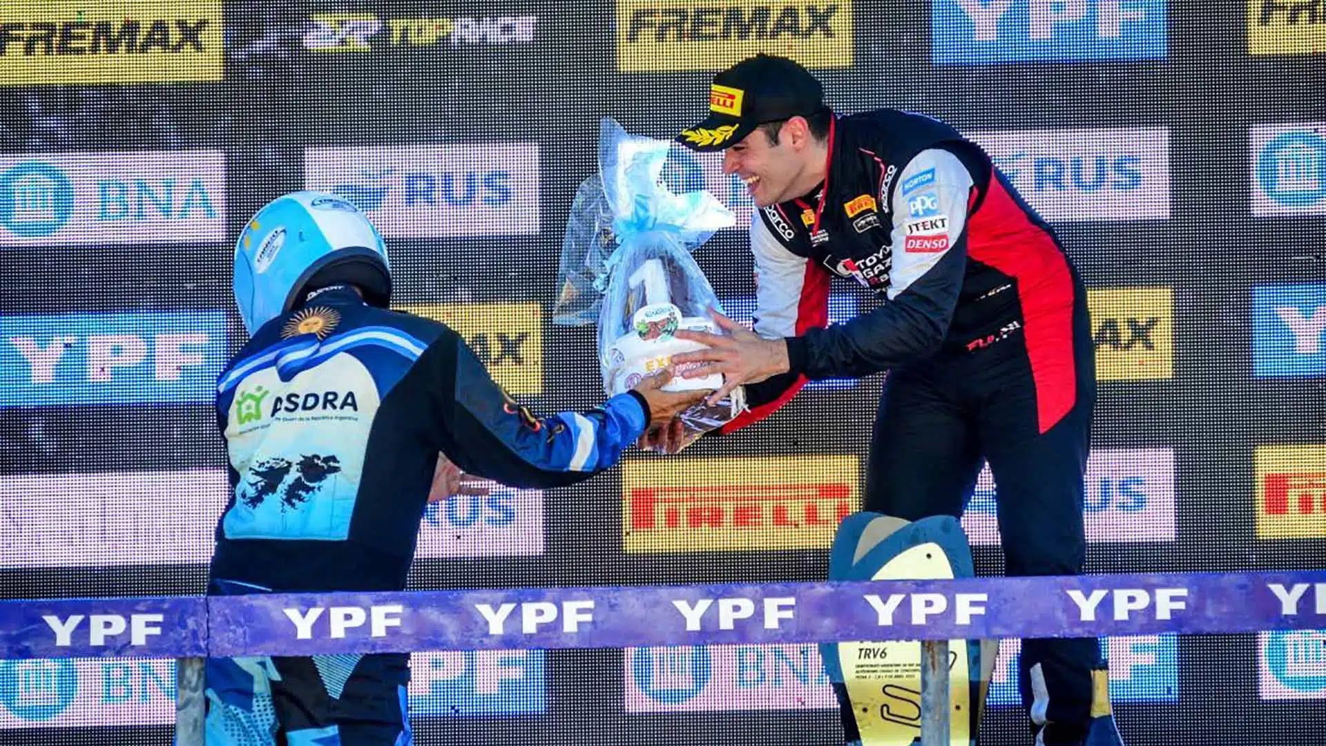 Azar en el Top Race y una vieja costumbre | El Diario de Pilar